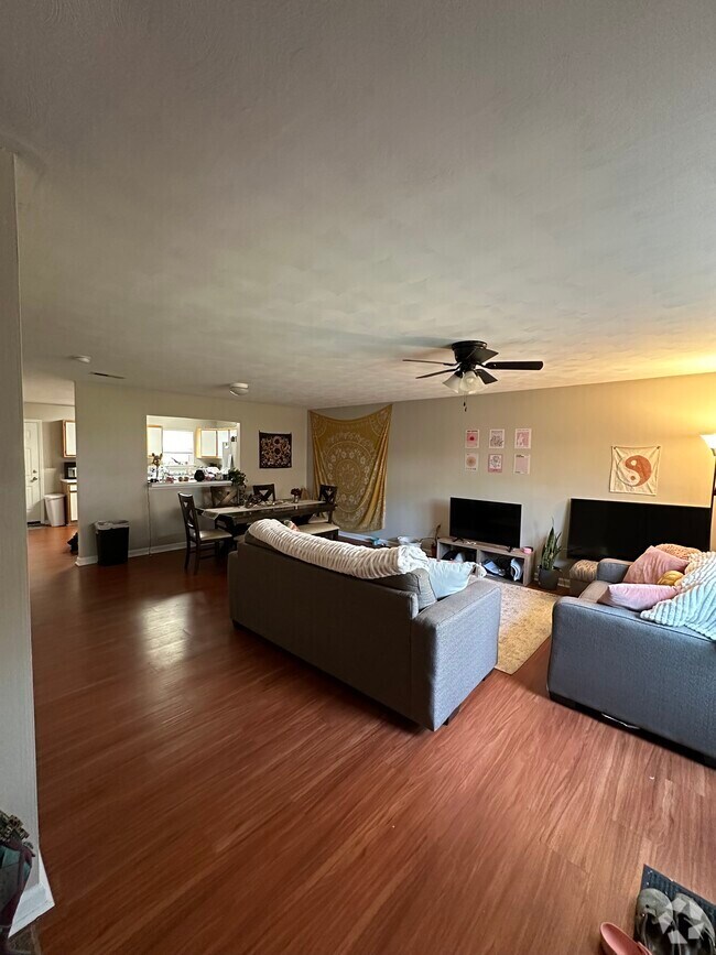 Downtown Blacksburg Apartments for Rent with Hardwood Floors ...