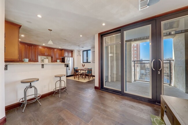 Grand Center Apartments for Rent with a Walk-In Closet - Saint Louis ...