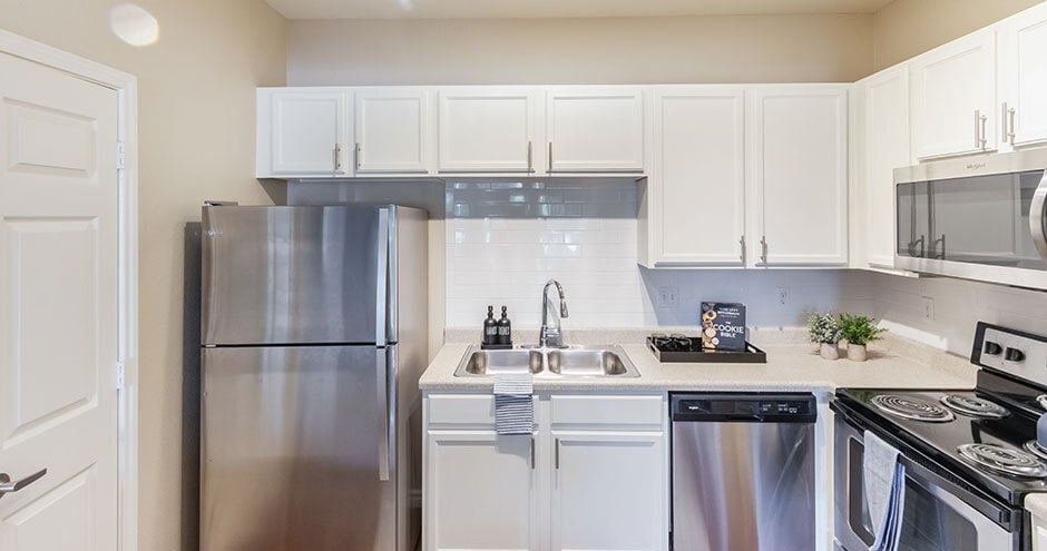 Bristol Place Apartment Homes - 5960 Siegen Ln Baton Rouge, LA 70809 ...