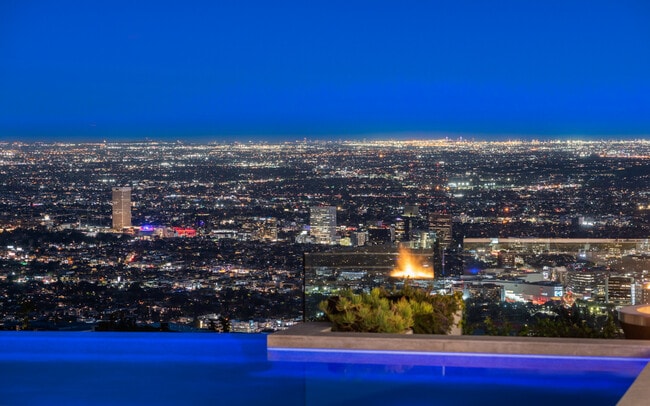 9305 Nightingale Dr, Los Angeles, CA 90069 - House Rental in Los ...