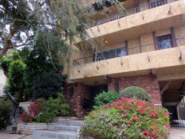 149 S Barrington Ave, Los Angeles, CA 90049 - Room for Rent in Los ...