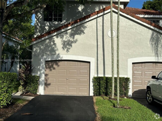 Falcon Ridge Apartments for Rent with a Swimming Pool - Weston, FL - 5 ...