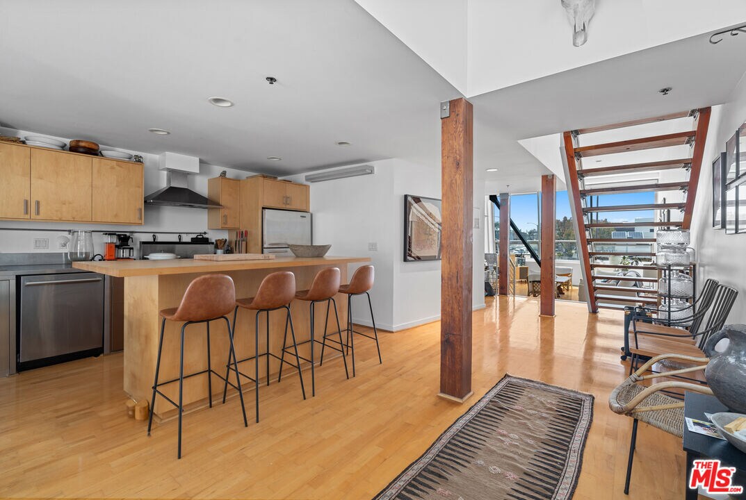 615 Hampton Dr Unit A301, Los Angeles, CA 90291 - Condo for Rent in Los ...