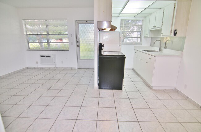 202 Ocean Breeze Unit 3, Lake Worth Beach, FL 33460 - Condo for Rent in ...