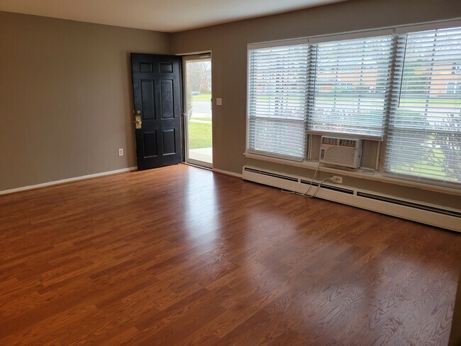 2718 W 13 Mile Rd Unit #2, Royal Oak, MI 48073 - Condo for Rent in ...