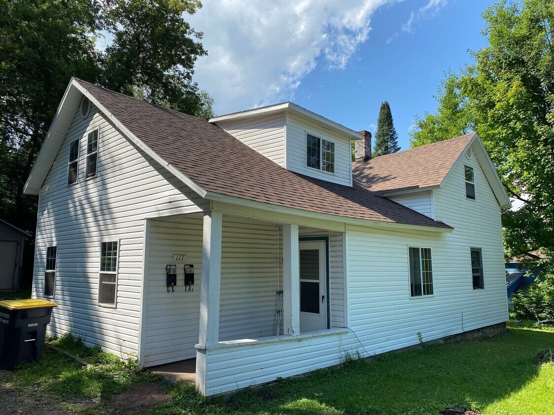 117 Spruce St Unit #A, Rhinelander, WI 54501 - Room for Rent in ...