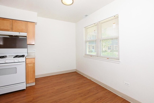 Oakley Square Apartments - Chicago, IL | Apartments.com