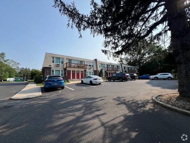 The Highlands Condominiums Apartments for Rent with Hardwood Floors ...