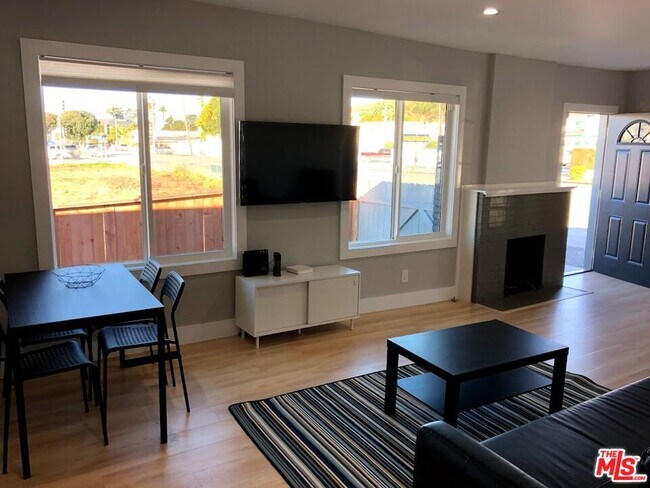 946 E Thompson Blvd, Ventura, CA 93001 - House Rental in Ventura, CA ...