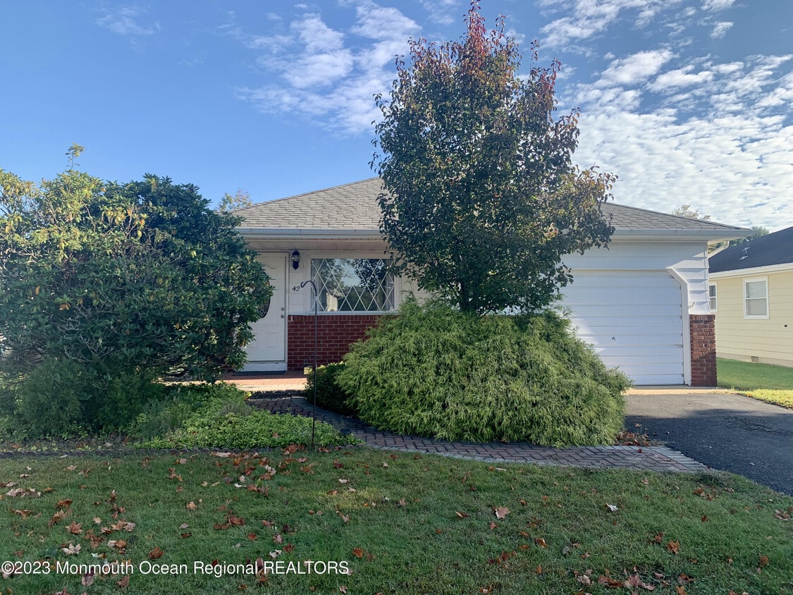 42 Georgetown Dr, Toms River, NJ 08757 - House Rental in Toms River, NJ ...
