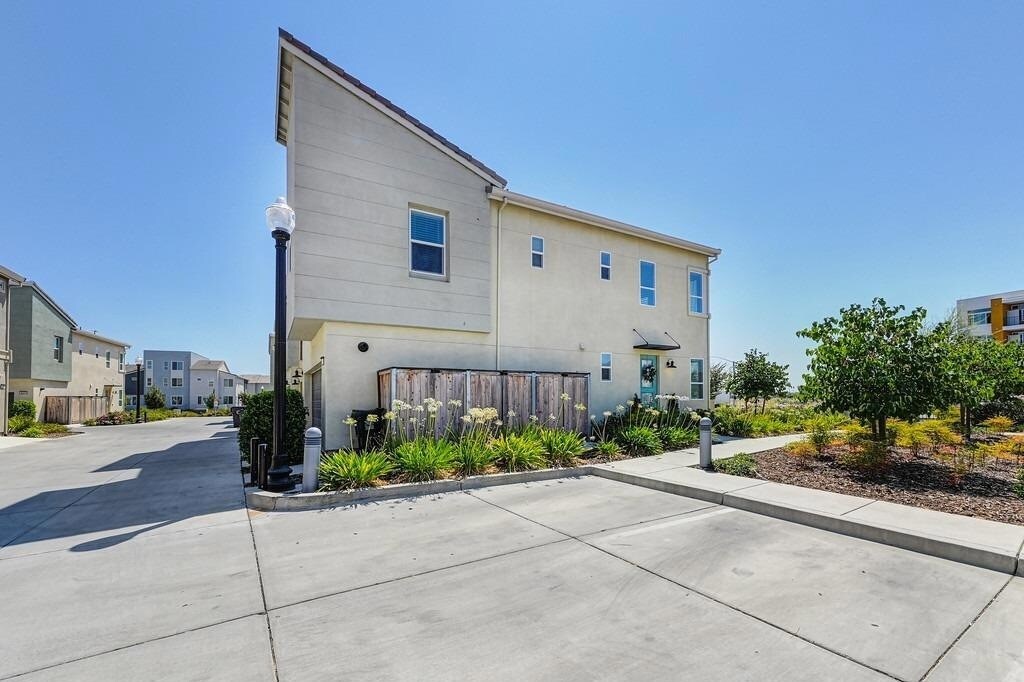 3724 E Commerce Way, Sacramento, CA 95834 - House Rental in Sacramento ...