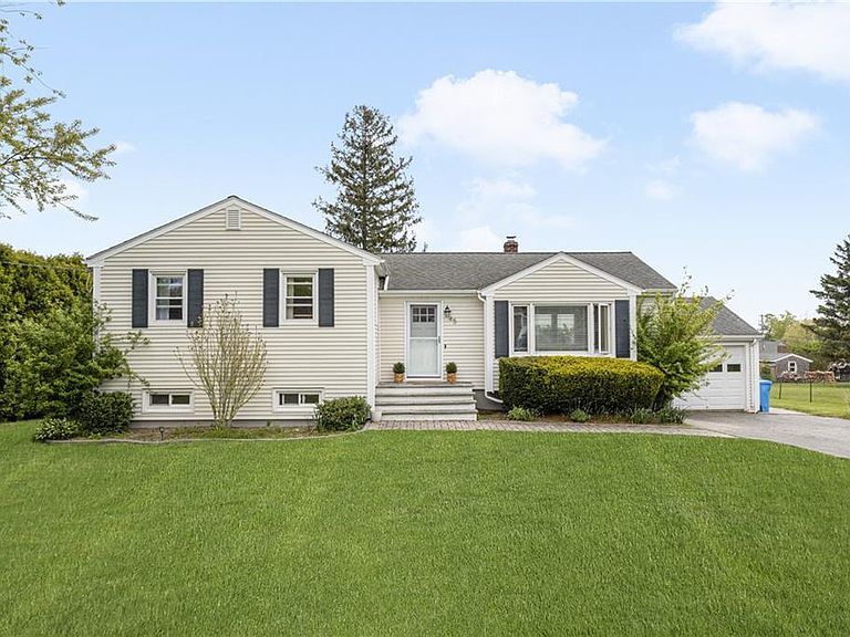 45 Harvey Rd, Middletown, RI 02842 - House Rental in Middletown, RI ...