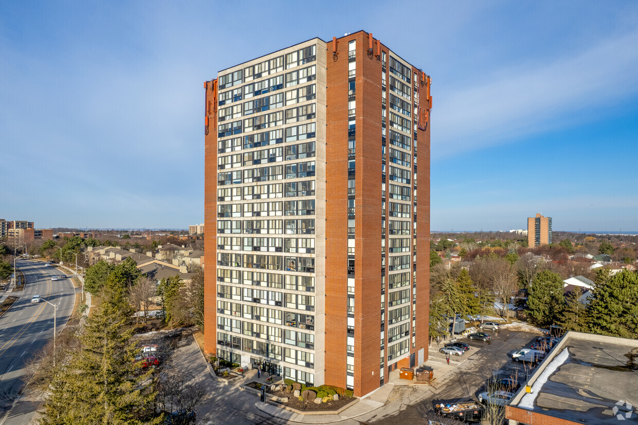 Waterford Tower Apartments - 2645 Battleford Rd Mississauga, ON ...