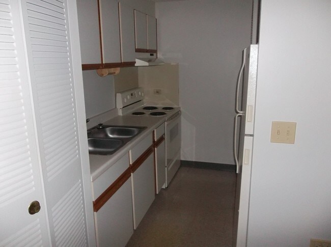 Mattoon Towers 62+ and handicapped Apartments - Mattoon, IL ...