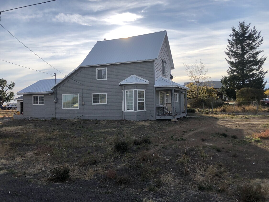 114 E 1st St, Bickleton, WA 99322 - House Rental in Bickleton, WA ...