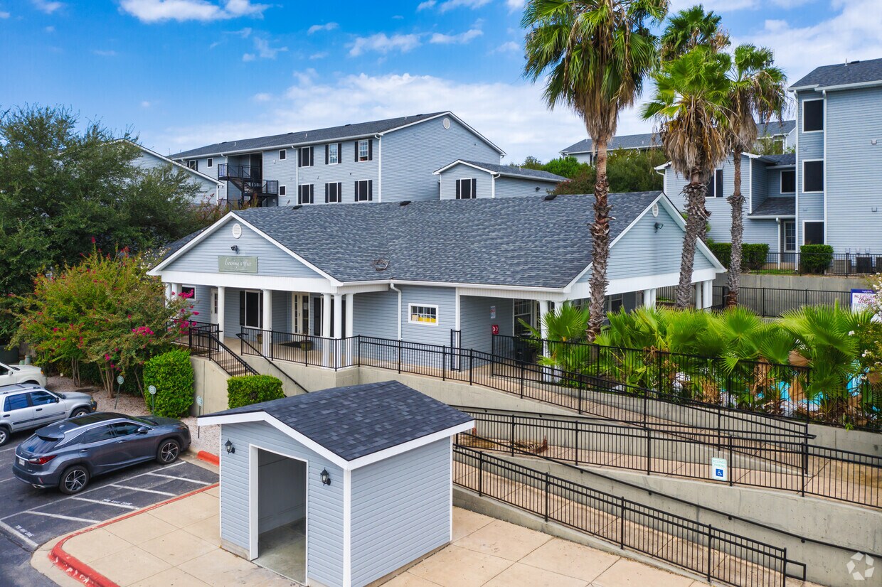 Douglas Landing Apartment Homes Apartments - 2347 Douglas St Austin, TX ...