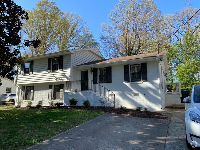 Best Northwood Acres Luxury Apartments for Rent - Raleigh, NC - 1 ...