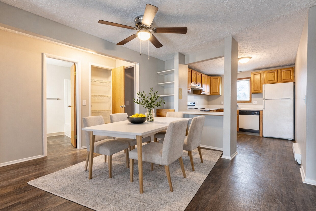 Ashwood Townhomes - 320 Salem Dr Vermilion, OH 44089 | Apartments.com