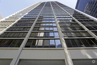 Columbus Plaza Rentals - Chicago, IL | Apartments.com