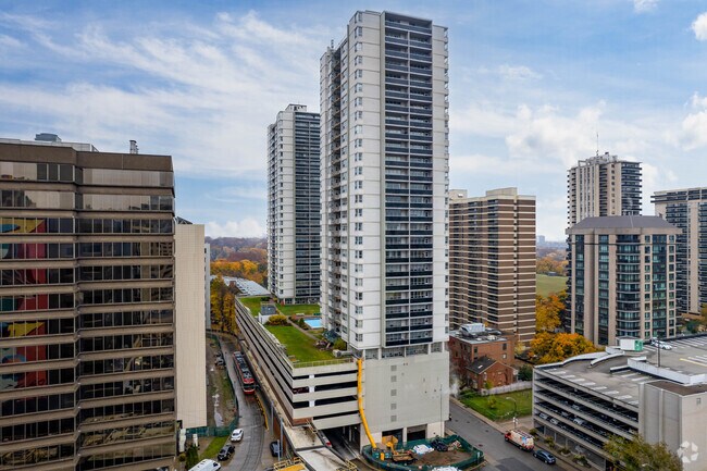 Commonwealth Towers Apartments - 40-60 Pleasant Blvd Toronto, ON ...