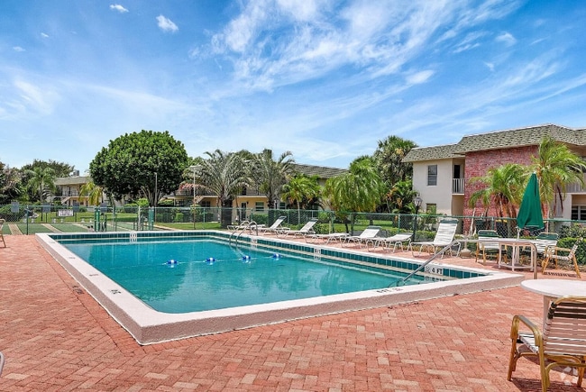 Estates at Stuart Condominiums Apartments for Rent with a Swimming Pool ...