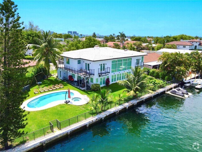 Keystone Island Houses for Rent with a Swimming Pool - North Miami, FL