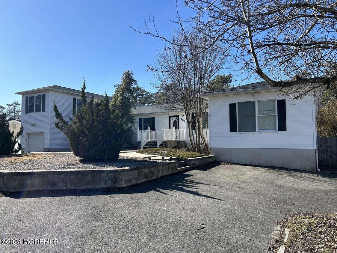 182 Grand Central Pkwy, Berkeley Township, NJ 08721 - House Rental in ...