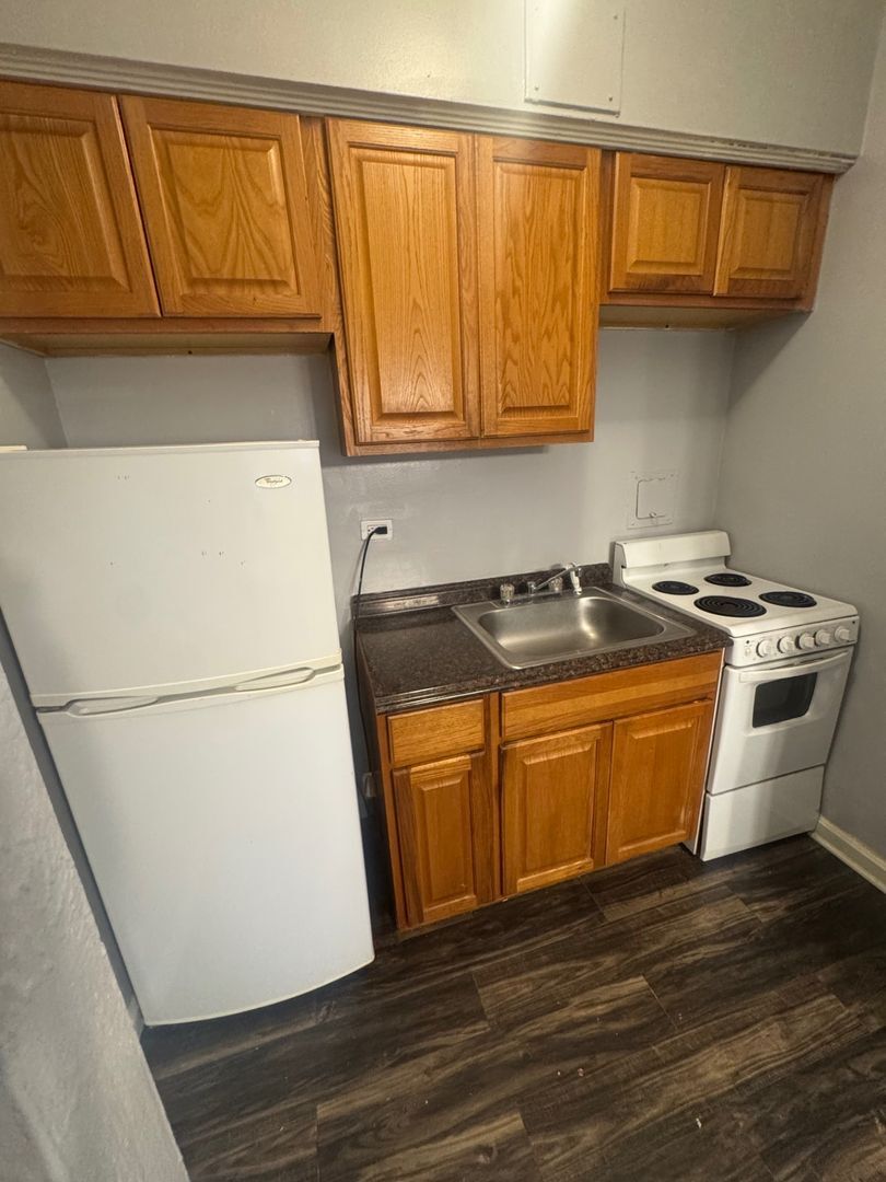 2826 E 130Th St Unit 301, Cleveland, OH 44120 - Room for Rent in ...