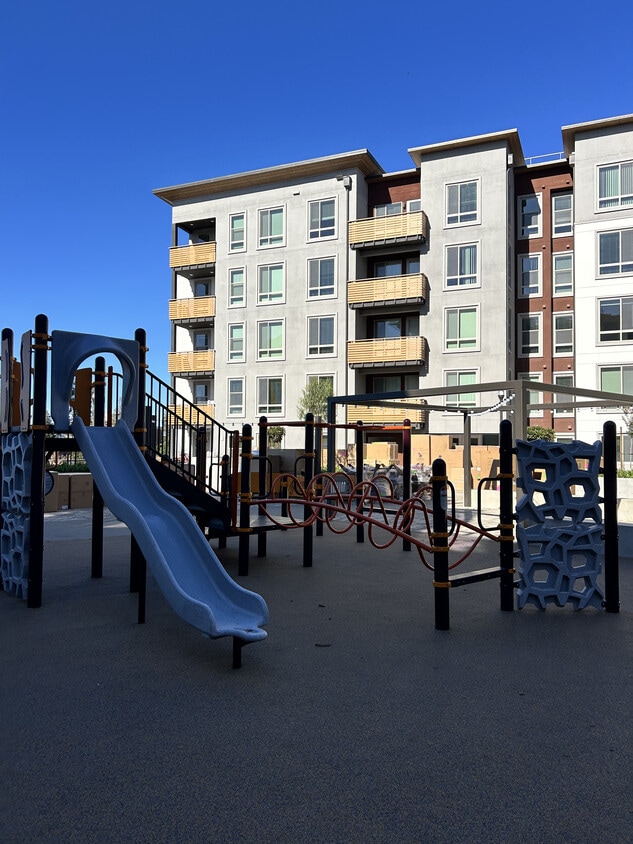 Blue Oak Square Apartments - 2400 Willow Pass Rd Concord, CA 94519 ...