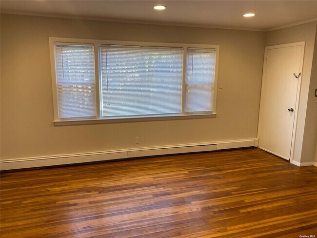 199 Vernon Valley Rd Unit 1, East Northport, NY 11731 - Room for Rent ...