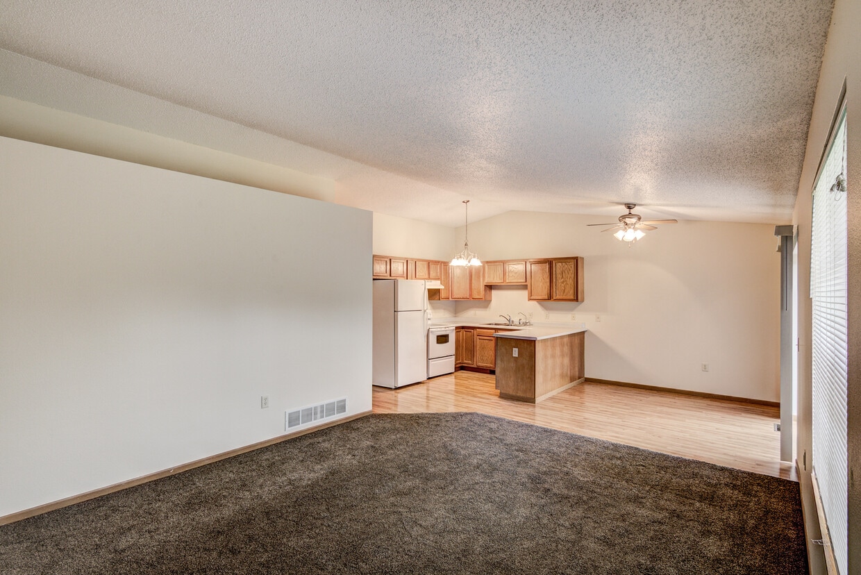 15770 52nd Ave, Lake Hallie, WI 54729 - House Rental in Lake Hallie, WI ...