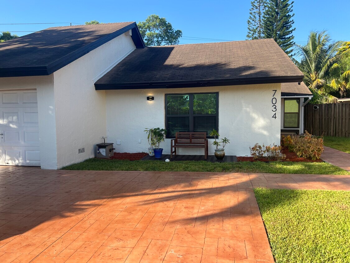 7034 SW 103rd Pl, Miami, FL 33173 - House Rental in Miami, FL ...