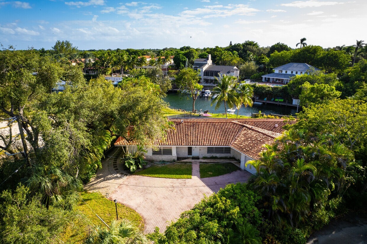 230 Edgewater Dr, Coral Gables, FL 33133 - House Rental in Coral Gables ...