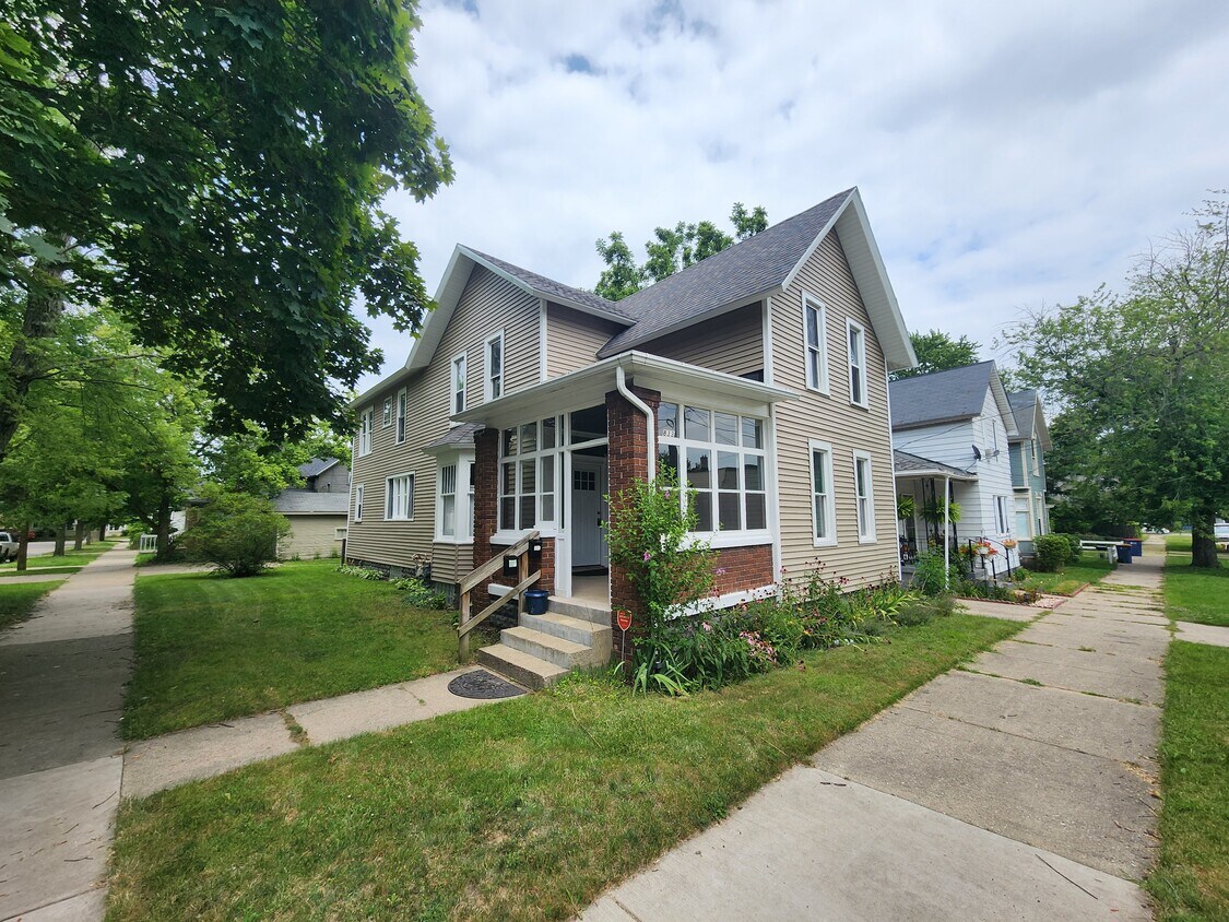 833 10th St Nw Unit Apartment #2, Grand Rapids, MI 49504 - 833 10th St ...
