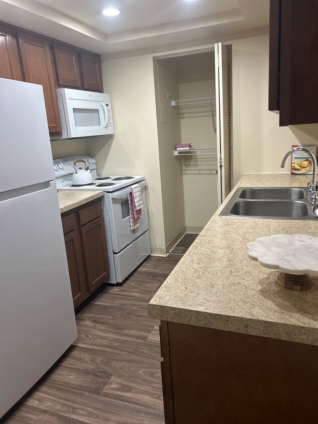 Autumn Creek Apartment Homes - 2034 Ardmore Ave Fort Wayne, IN 46802 ...