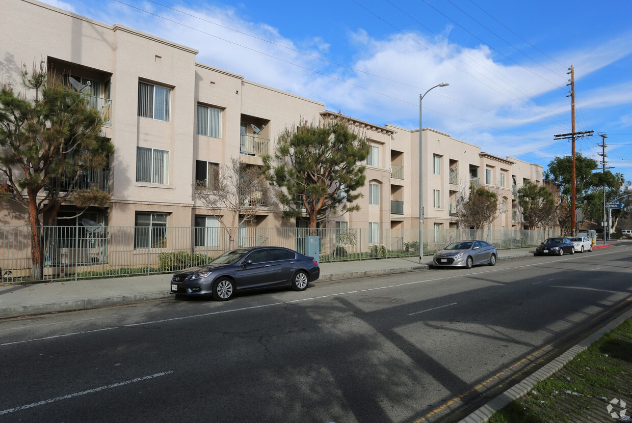 Valley Village - 12111 Chandler Blvd Valley Village, CA 91607 ...