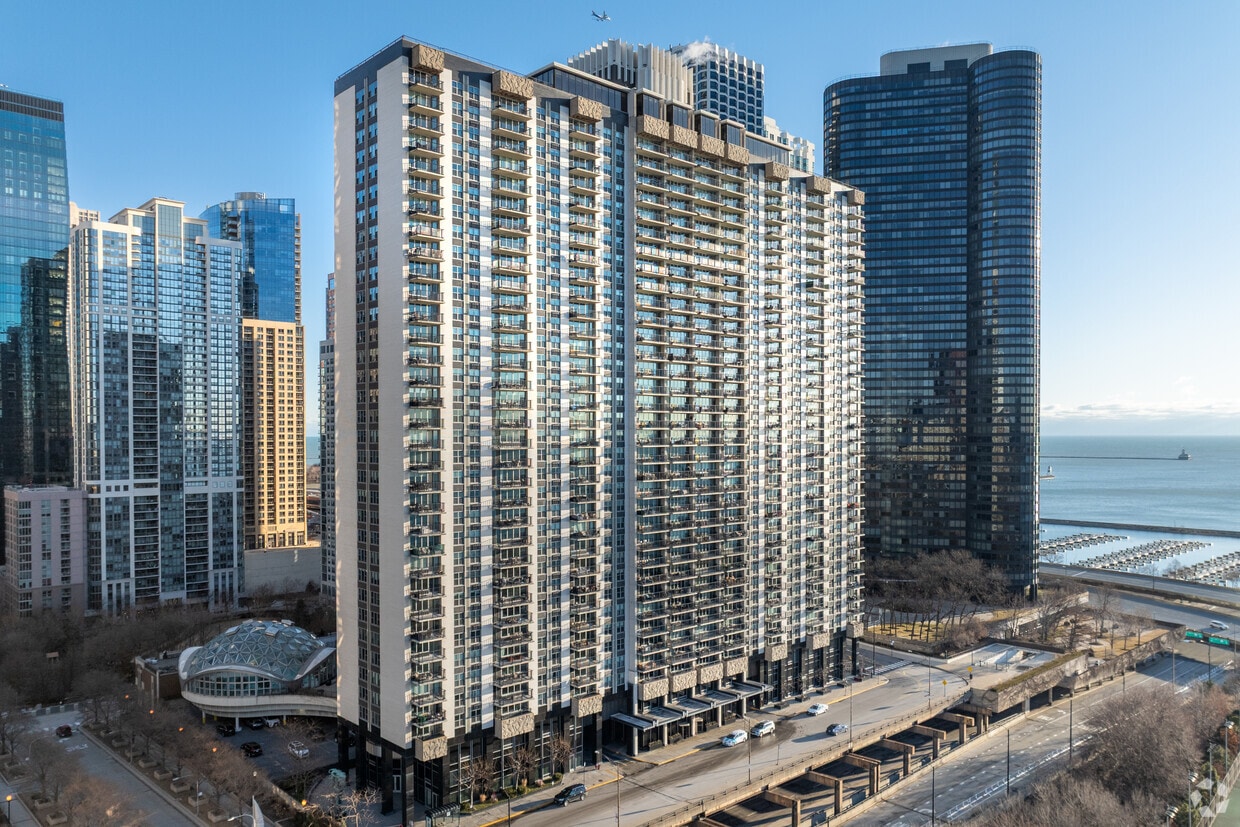 400 E Randolph St - 11 Units Available for Rent | Chicago, IL ...