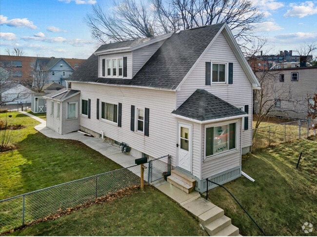 Best Luxury Bay View Village Apartments for Rent - Milwaukee, WI - 1 ...