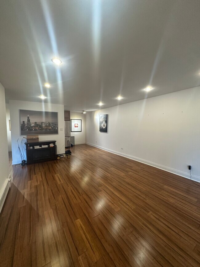 Ballard Point Condominiums Apartments for Rent with a Walk-In Closet ...