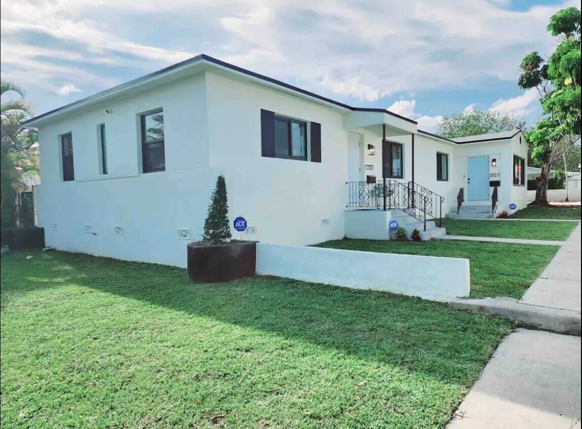 2125 SW 19th Ter, Miami, FL 33145 - Townhome Rentals in Miami FL ...