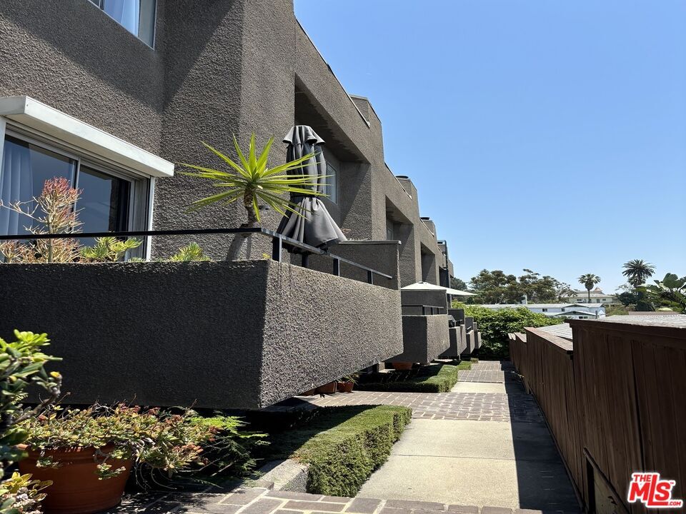 1085 W Kensington Rd, Los Angeles, CA 90026 - Townhome Rentals in Los ...
