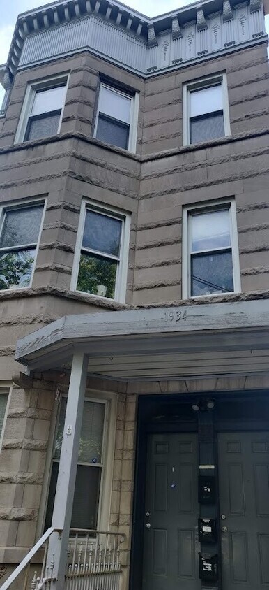 1934 N Hoyne Ave Unit 3, Chicago, IL 60647 - Condo for Rent in Chicago ... 1934 N Hoyne Ave Unit 3, Chicago, IL 60647 - Condo for Rent in Chicago ...