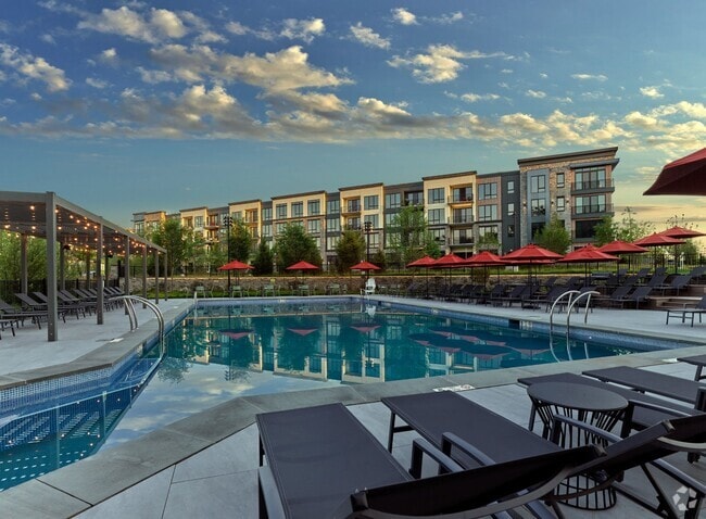 Woodbridge Center Plaza Apartments for Rent - Woodbridge, NJ - 6 ...