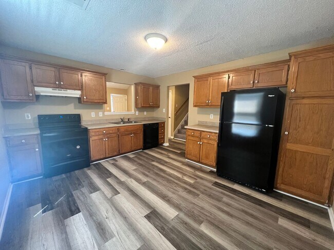 647-649 N Queen Ridge Ct, Independence, MO 64056 - Townhome Rentals in ...