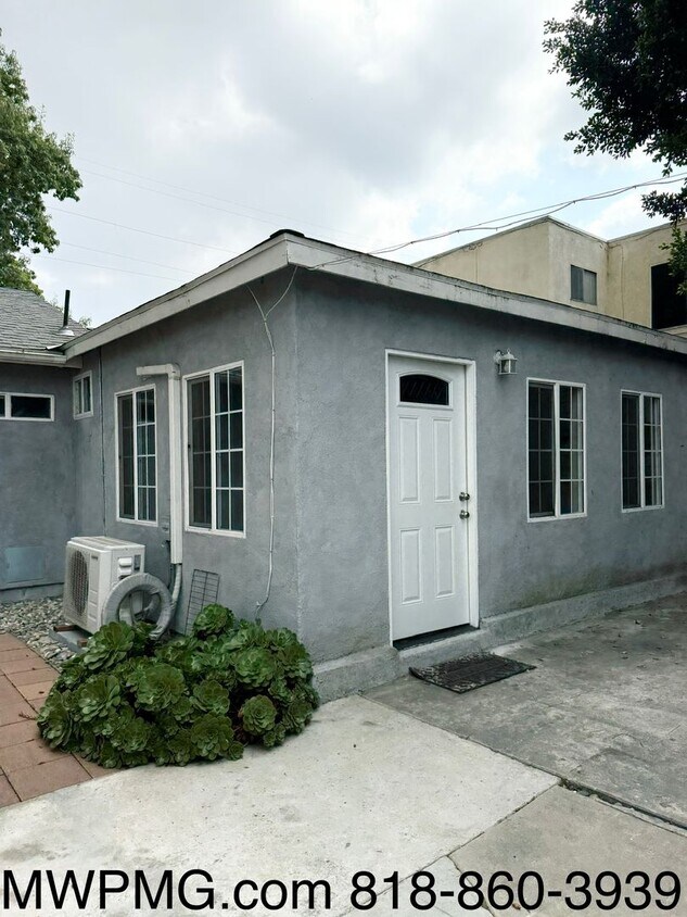 5918 Cedros Ave Unit Back House, Los Angeles, CA 91411 - Room for Rent ...