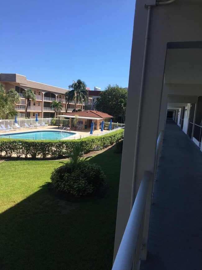 541 Blue Heron Dr Unit 215, Hallandale Beach, FL 33009 - Condo for Rent ...