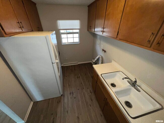 745 E Shore Dr Unit A, Pekin, IL 61554 - Room for Rent in Pekin, IL | Apartments.com