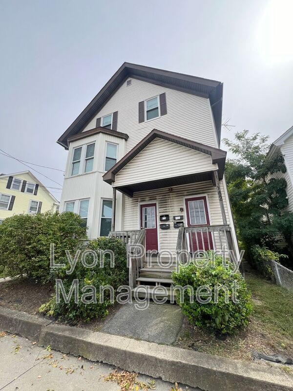 360 S Main St Unit 1, Woonsocket, RI 02895 - Condo for Rent in ...