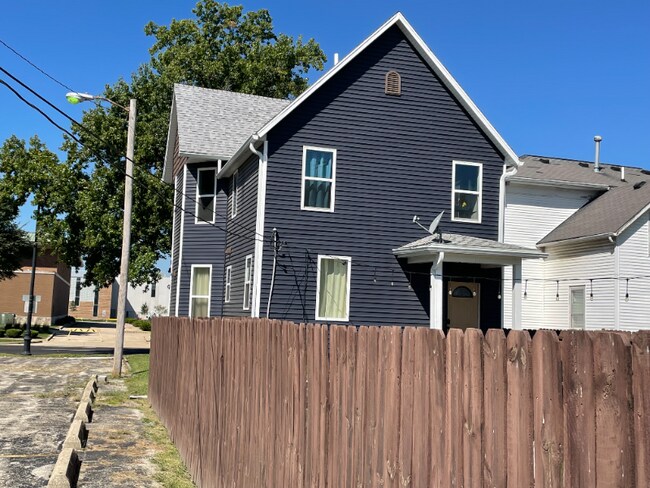 612 N 5th St, Springfield, IL 62702 - Apartment for Rent in Springfield ...