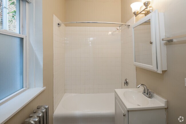 The Max Apartments - Apartments in Chicago, IL | Apartments.com